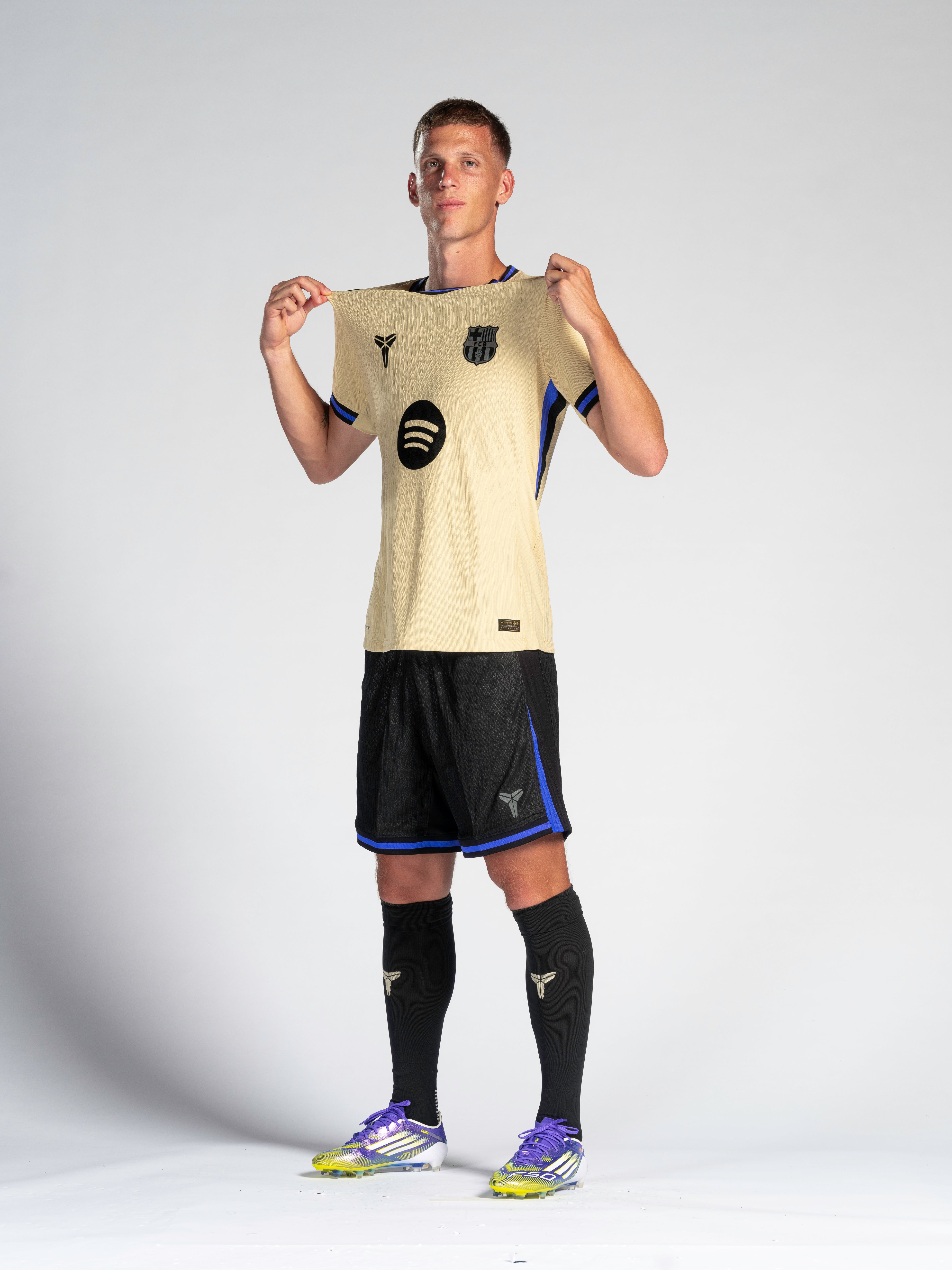 OLMO | La Liga Men's away jersey 25/26 FC Barcelona x Kobe Bryant - Pl ...